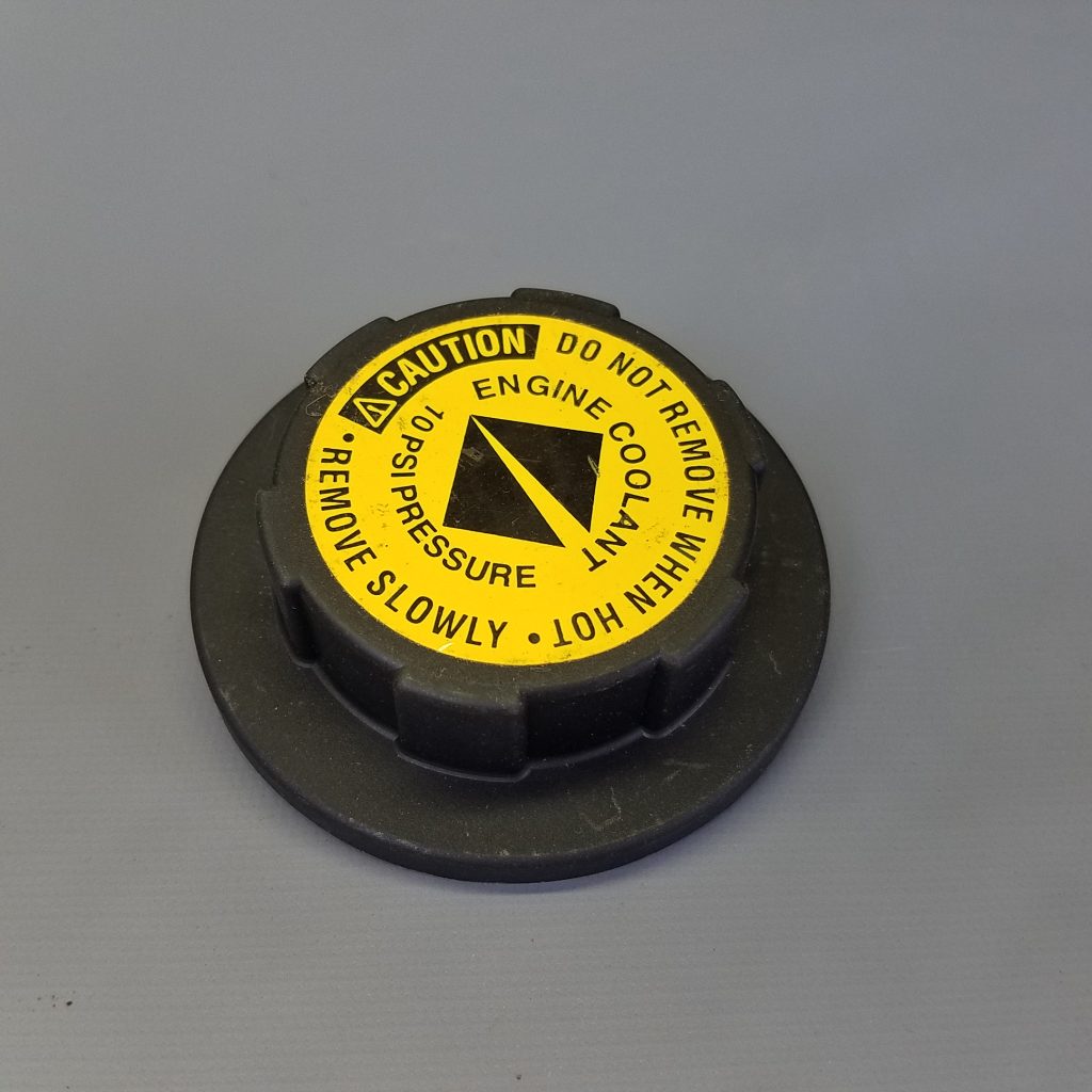 IH NOS COOLANT CAP 2039390C1 - IH Scout