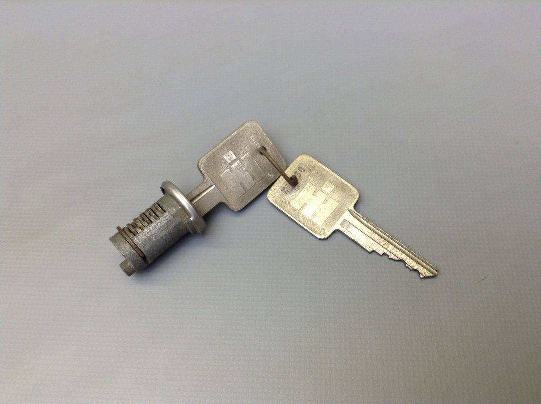 SCOUT II LIFGATE T-HANDLE LOCK CYLINDER 1972-80, NOS - IH Scout