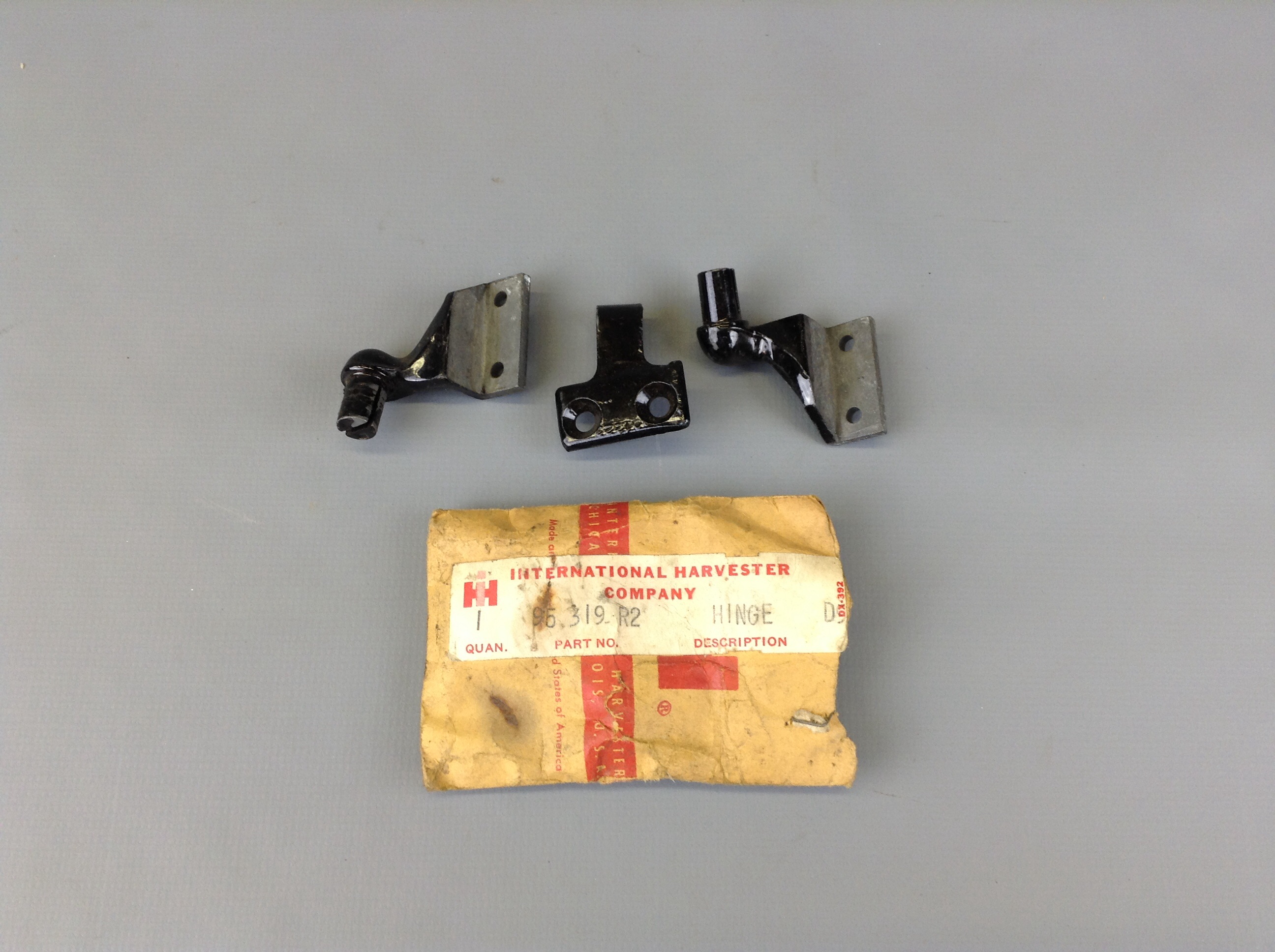 NOS VENT WINDOW HINGE KIT L R S SERIES 1950's - IH Scout