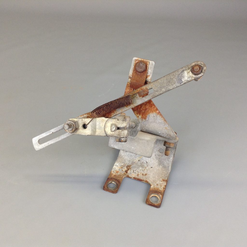 Carburetor Throttle Linkage - Automatic Kickdown V8 Scout II - IH Scout