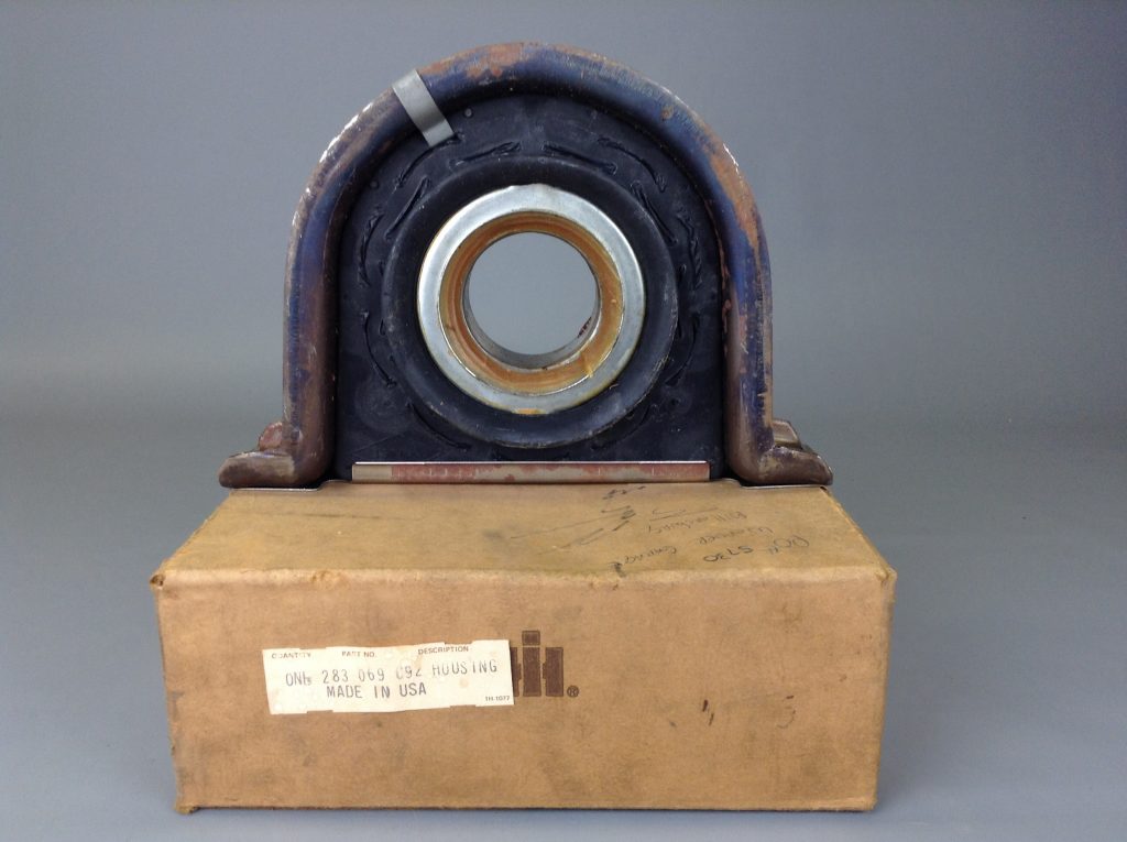 IH NOS HOUSING CARRIER BEARING 283069C92 - IH Scout