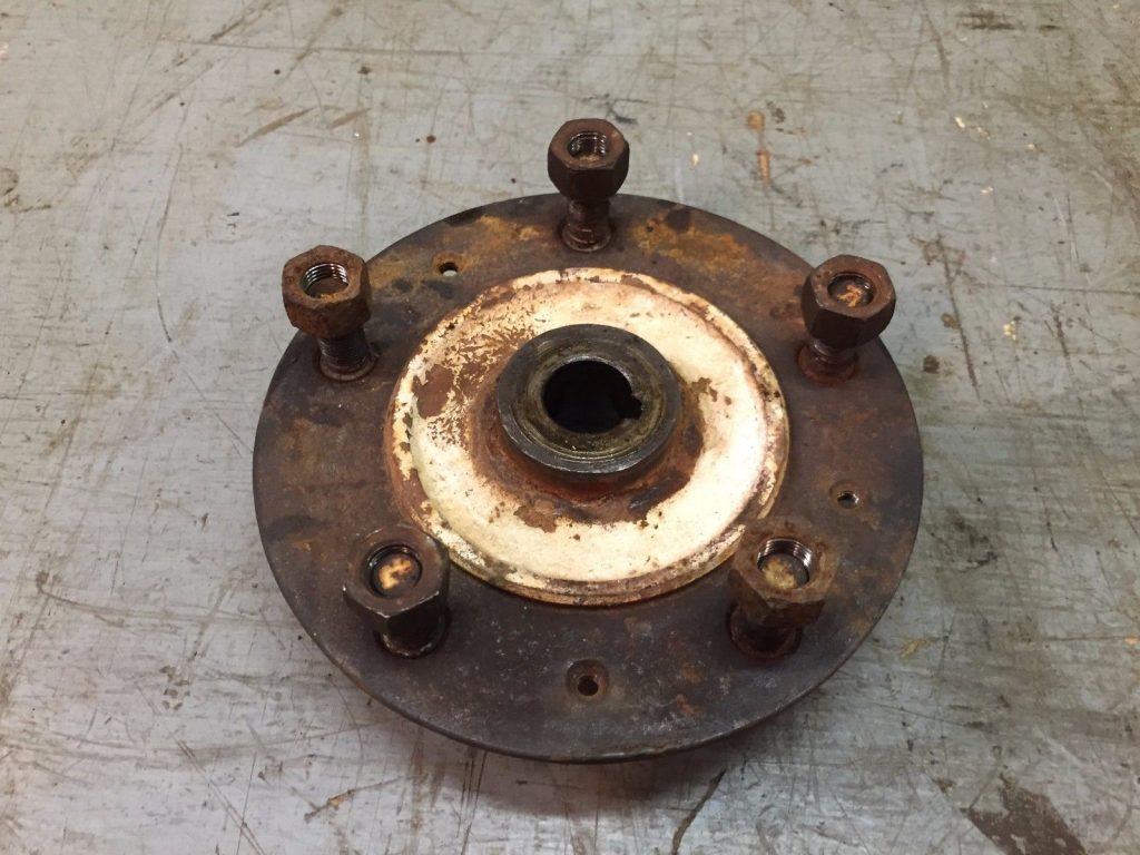 SCOUT 80 DANA 27 REAR AXLE WHEEL HUB - IH Scout