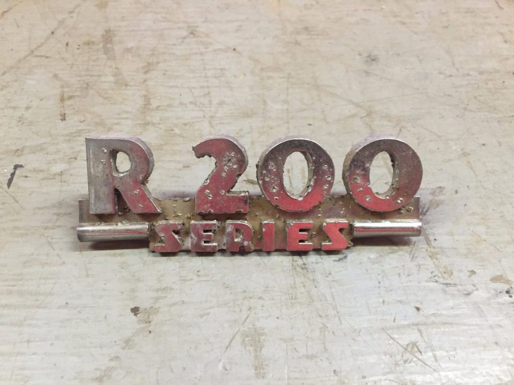 TRUCK R200 EMBLEM - IH Scout