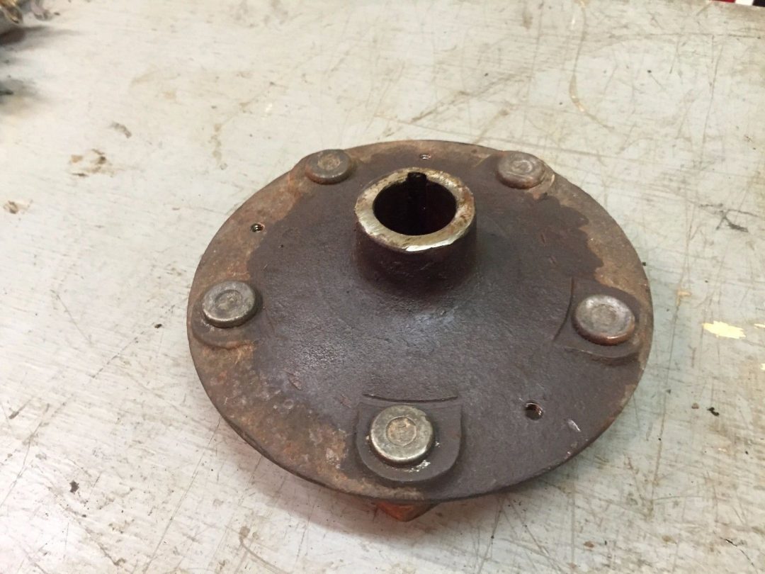 SCOUT 80 DANA 27 REAR AXLE WHEEL HUB - IH Scout