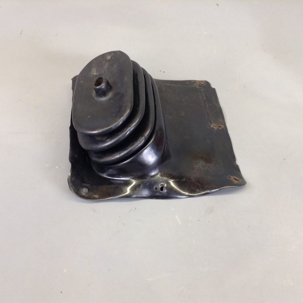 69-75 Pickup / Travelall 4x4 Shift Boot - IH Scout