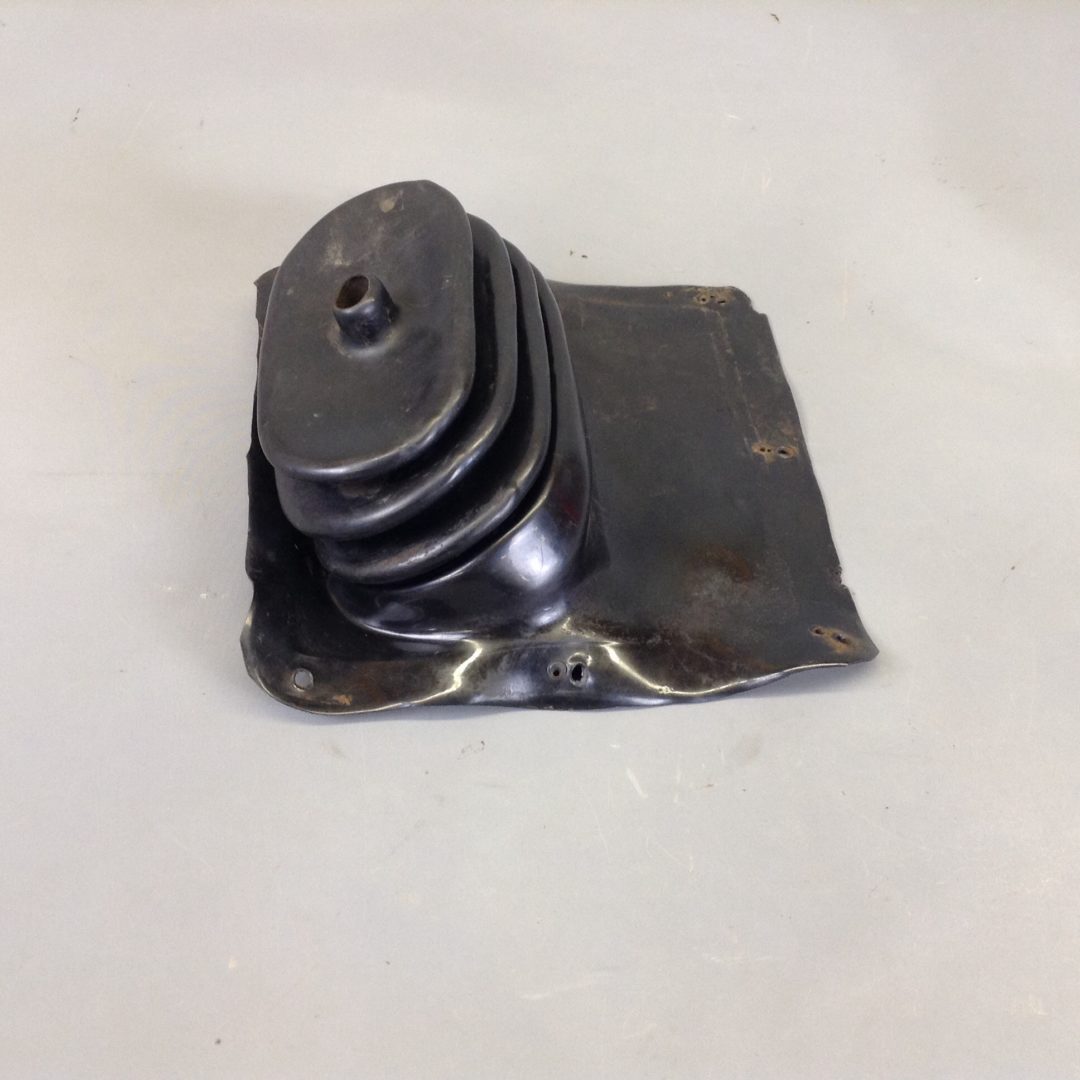 69-75 Pickup / Travelall 4x4 Shift Boot - IH Scout