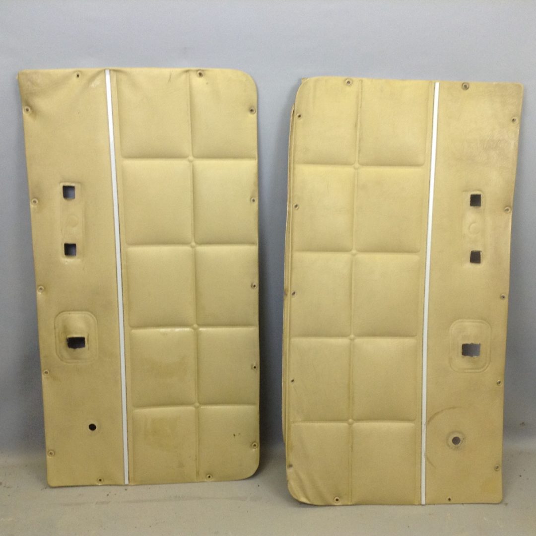 SCOUT II TERRA TRAVELER EXCELLENT ORIGINAL DOOR PANELS - IH Scout