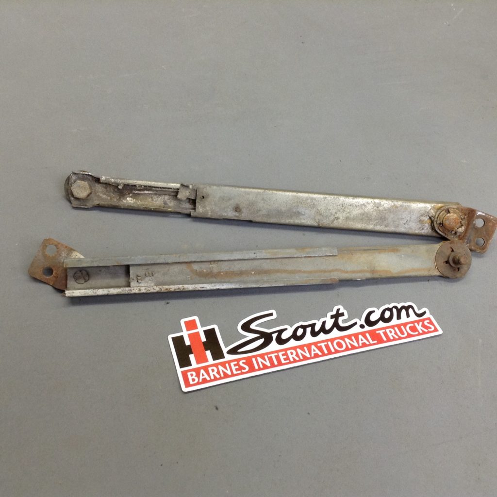 Scout II Liftgate Struts - used - IH Scout