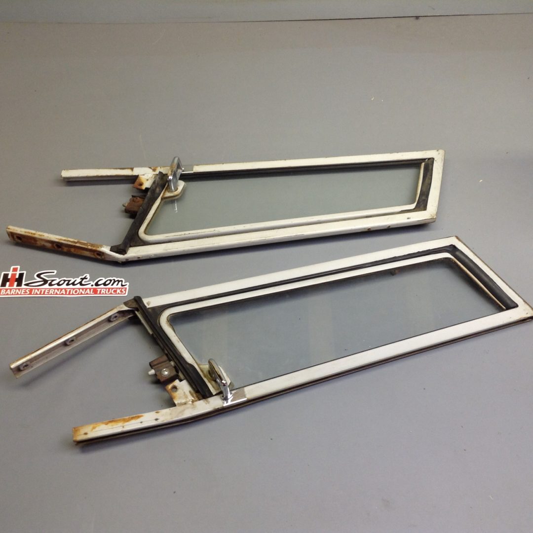 Scout 80 800 Good used vent windows - pair with gaskets - IH Scout