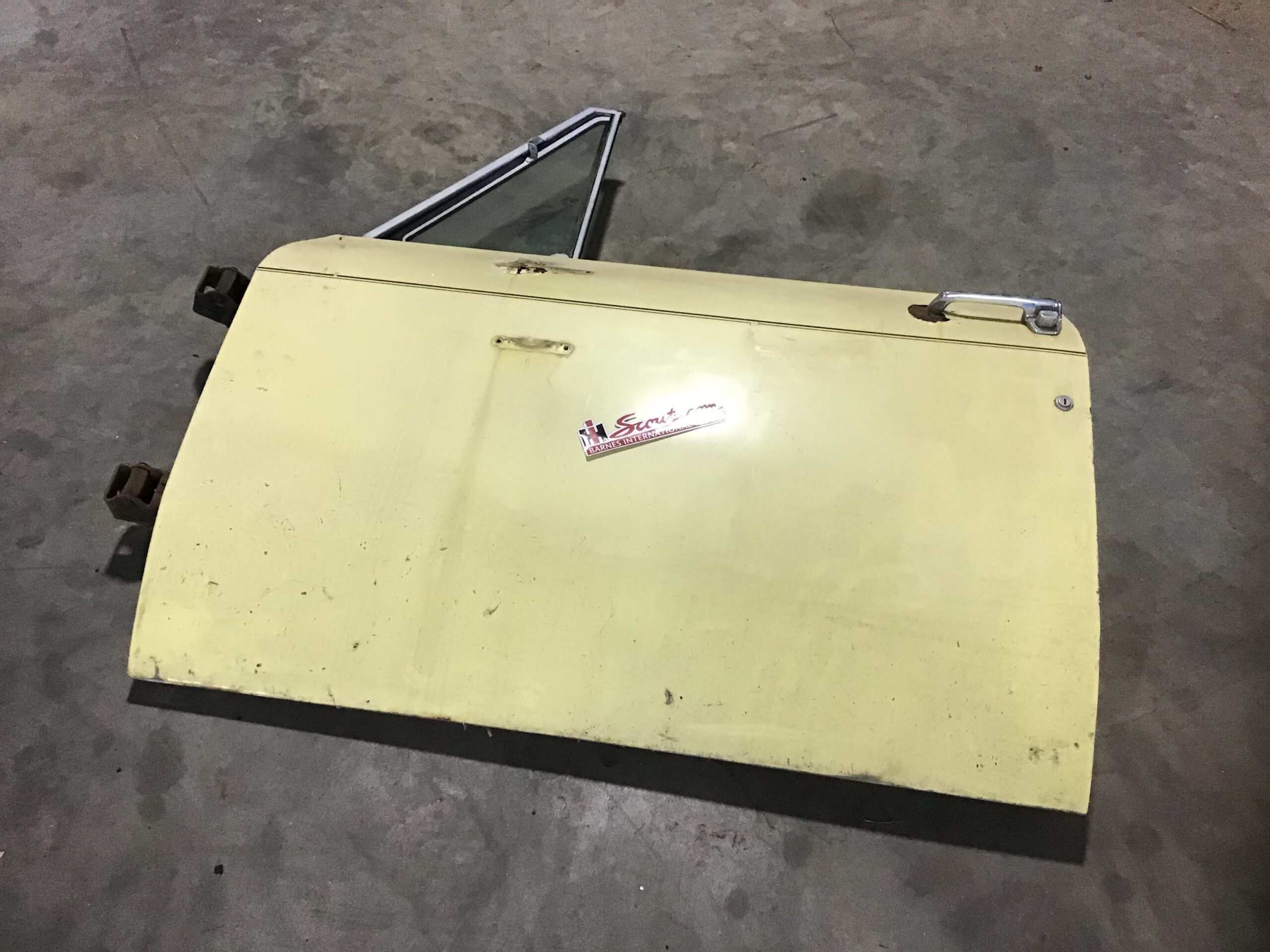 Scout II Drivers side door - complete - IH Scout