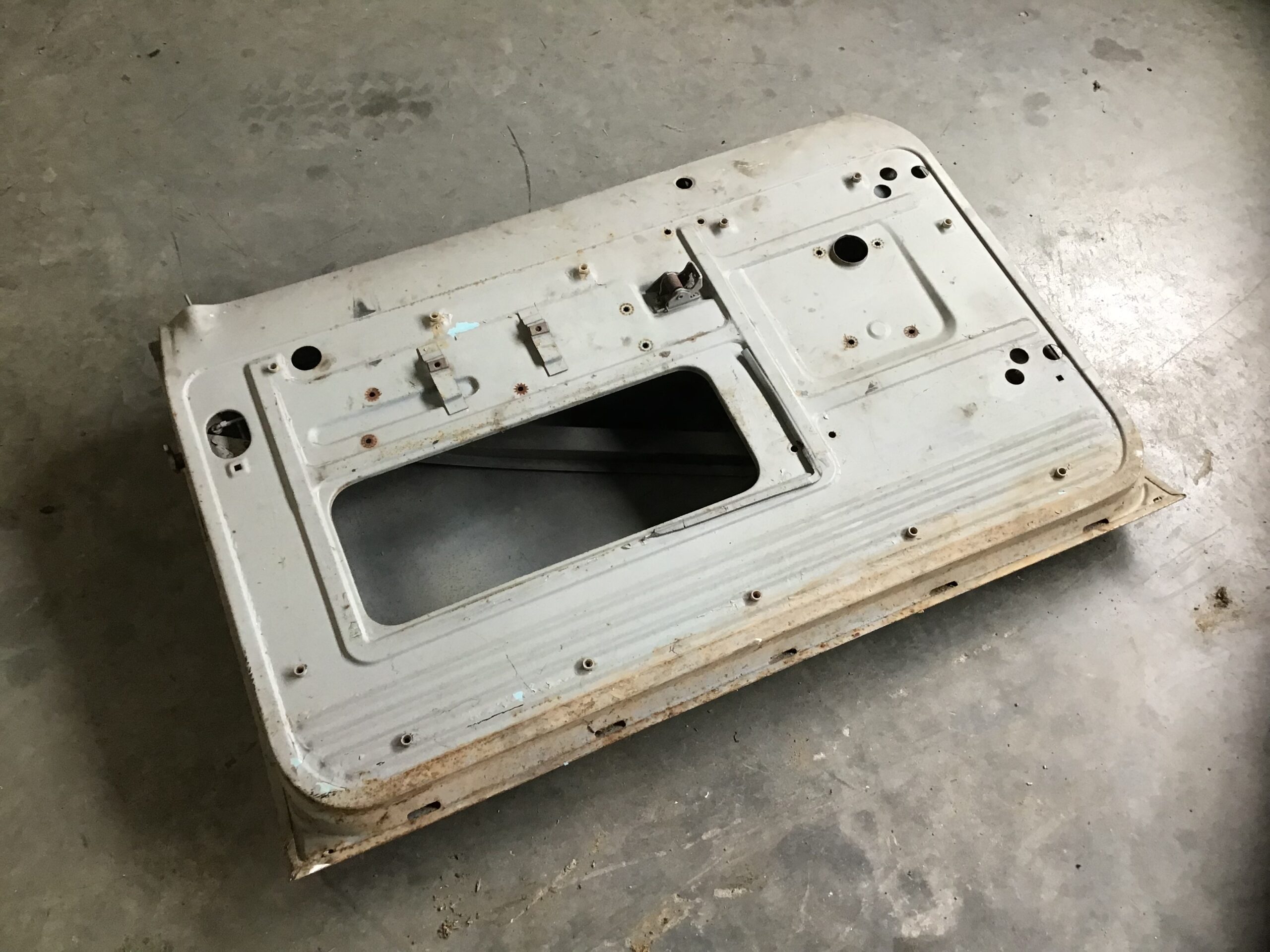 Scout II Drivers side door shell - rust free - IH Scout