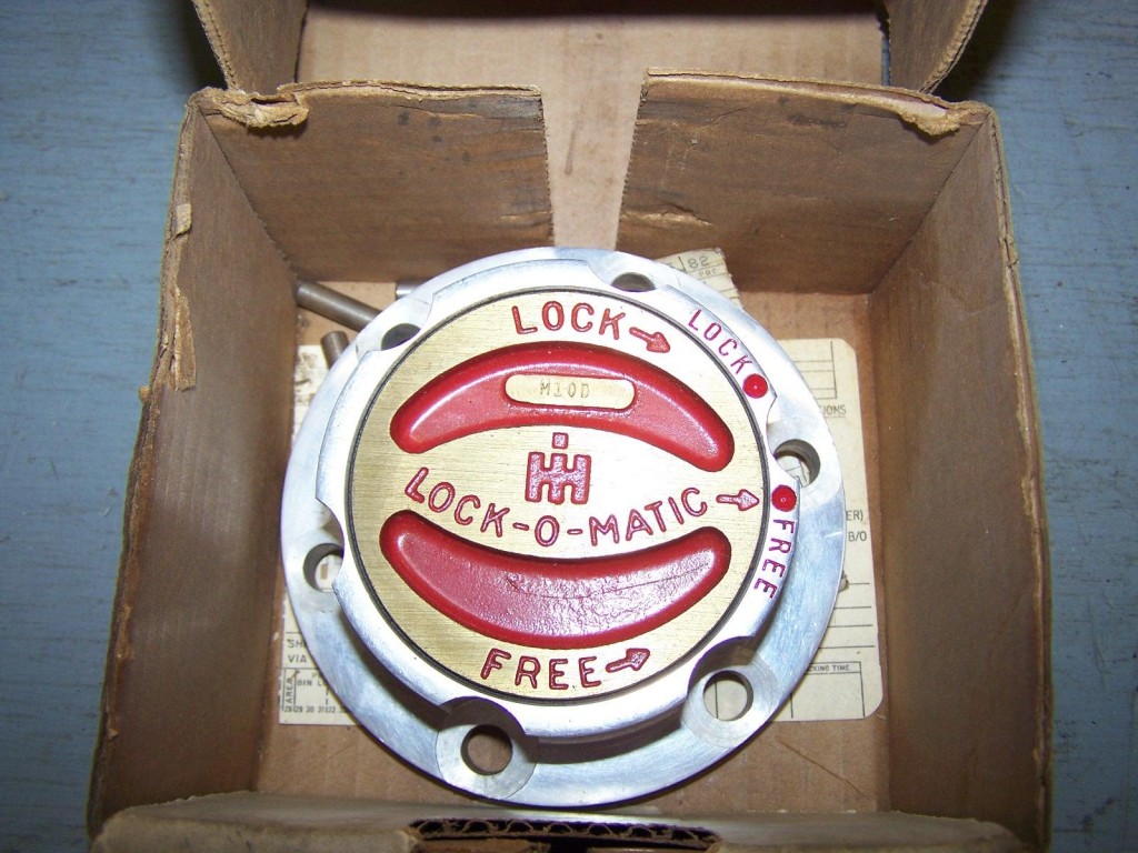 IH INTERNATIONAL TRUCK NOS LOCKING HUB - IH Scout