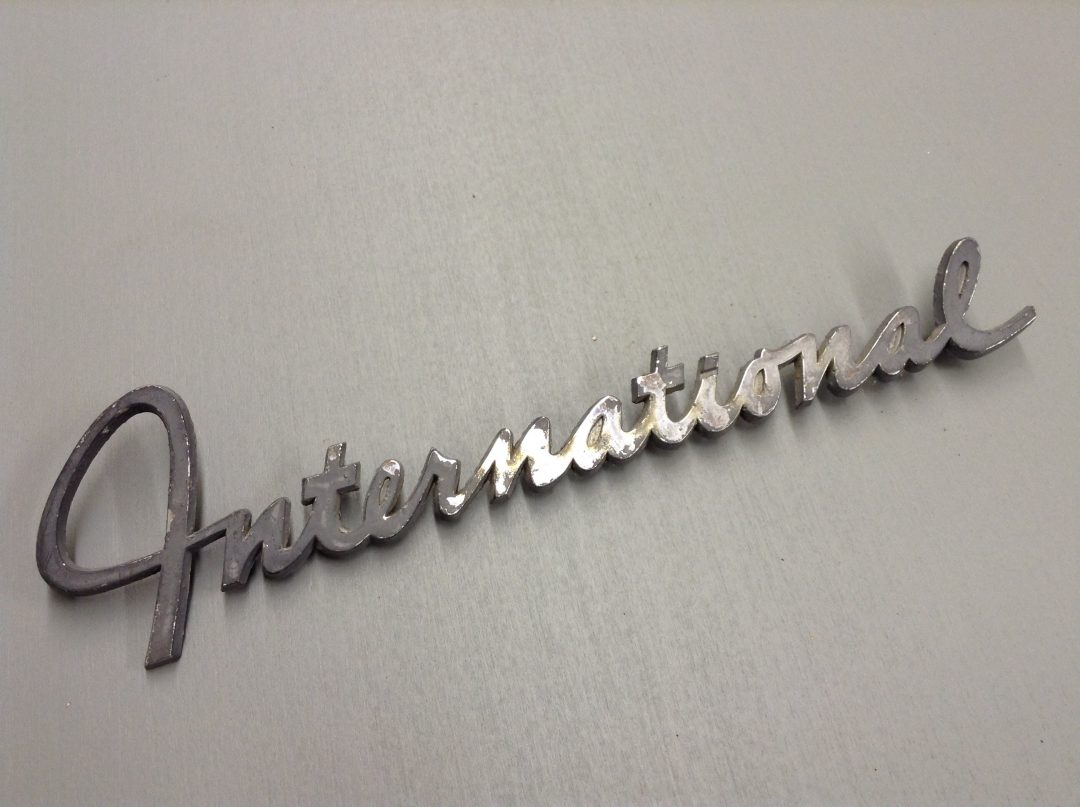 International emblem script 60's truck Travelall 10" - IH Scout