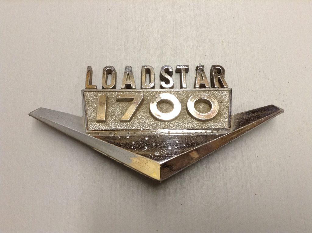 Loadstar 1700 series emblem - IH Scout